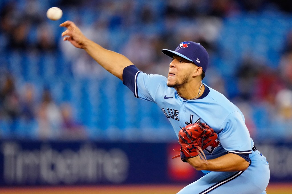 Berríos extiende con Toronto por 131 millones y 7 años - La Hora