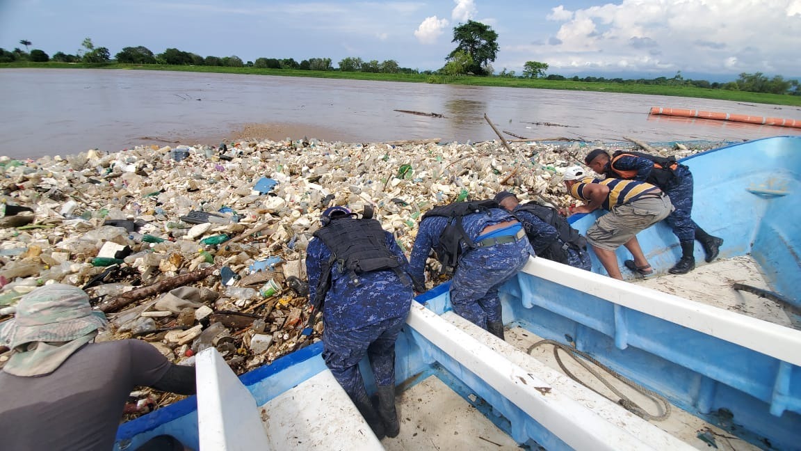 Más de 500 toneladas se acumularon en interceptor del río Motagua - La Hora