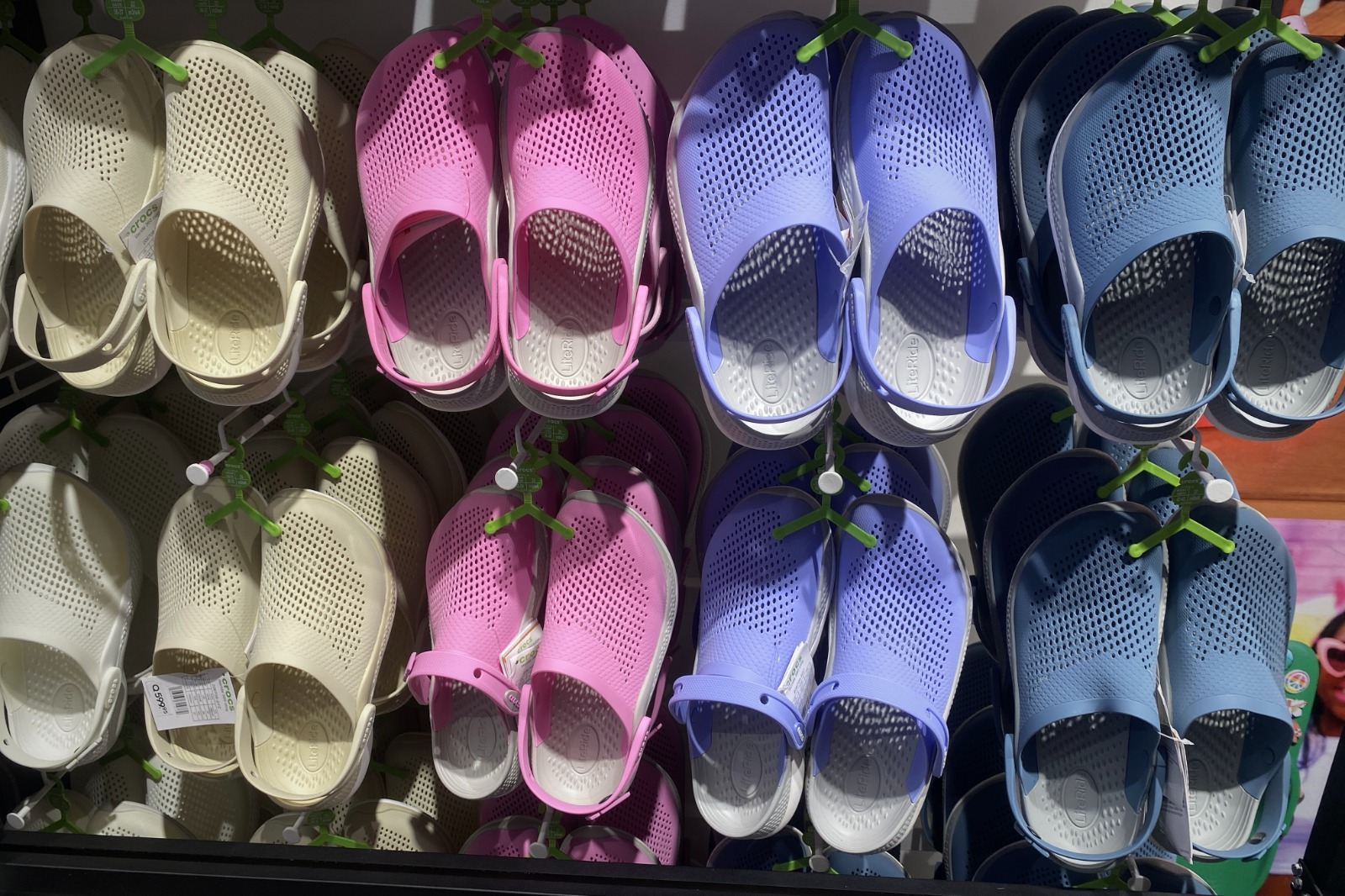 Crocs abre su cuarta tienda en Guatemala, bajo el nuevo modelo de New ...