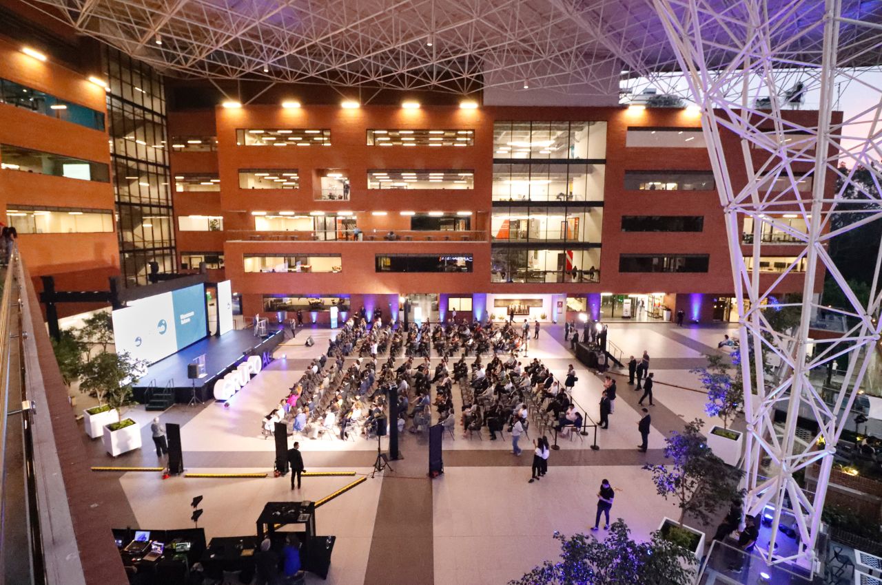 Rodrigo Gabriel presenta la nueva era de Grupo AG - La Hora