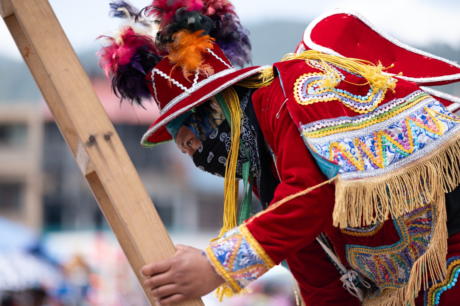 El Palo Volador, ritual ancestral que llenó de fiesta la feria de ...