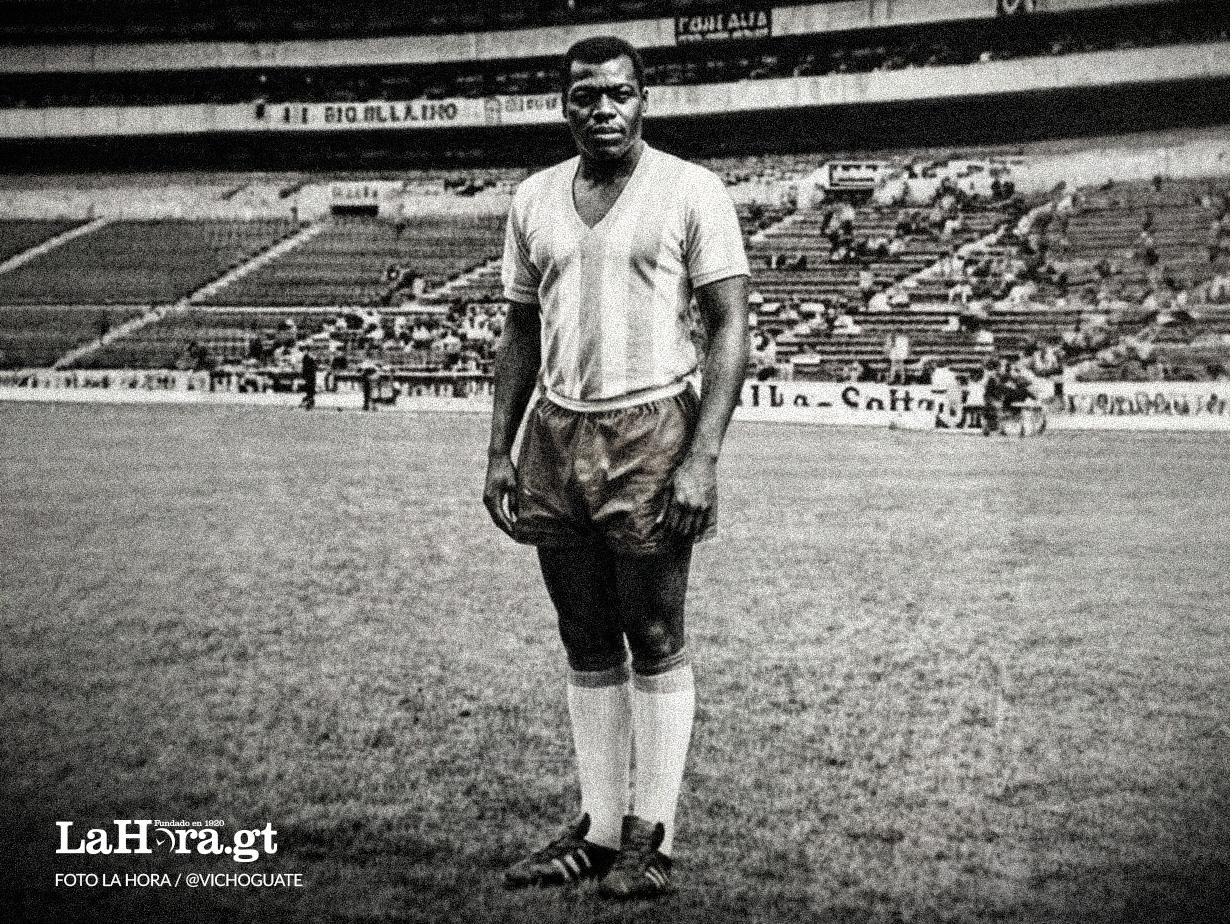 El exfutbolista guatemalteco David Stokes fallece a los 79 años - La Hora